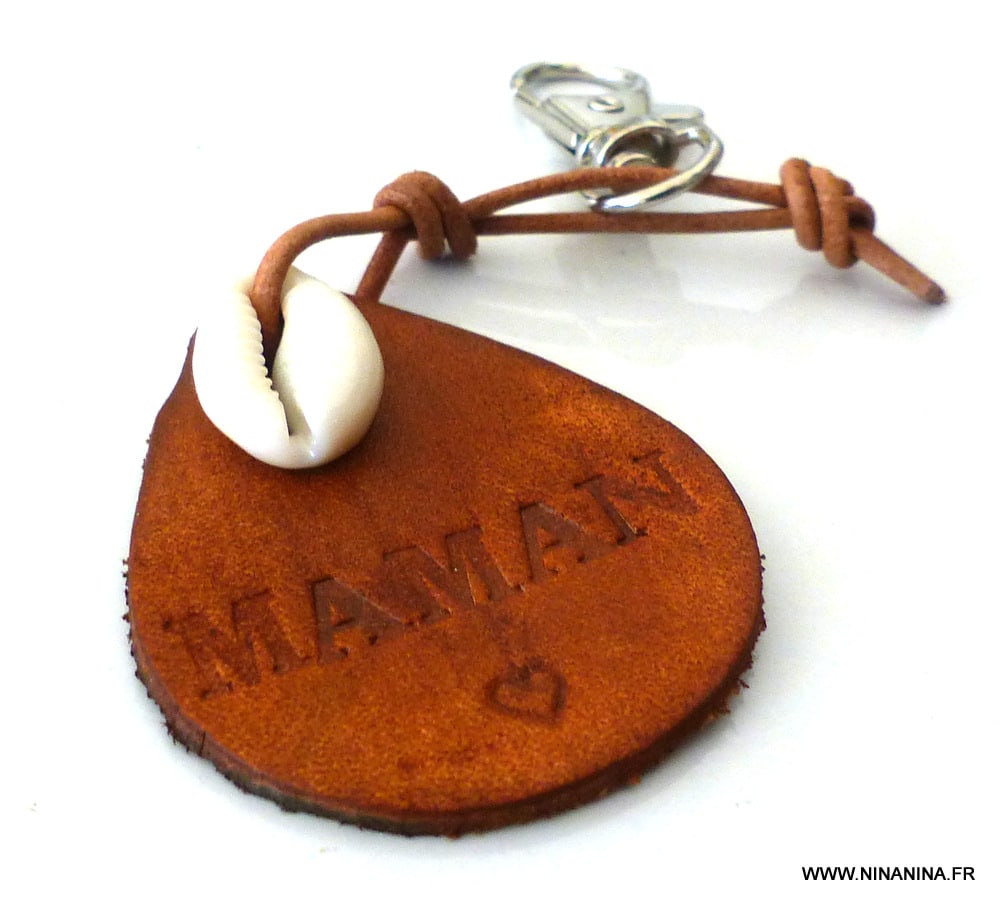 Porte clé coquillage femme cuir gravé "maman" - Ninanina